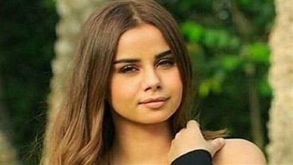 آسفة على شكلي أول ظهور لـ منة عرفة بعد انفصالها عن محمود المهدي فيديو